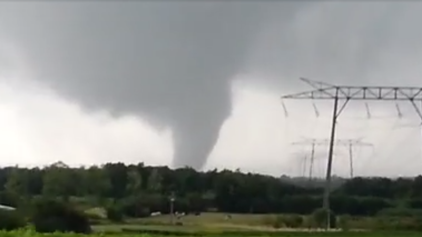 VIDEO | Les images d'une tornade impressionnante dans le nord de la Gironde