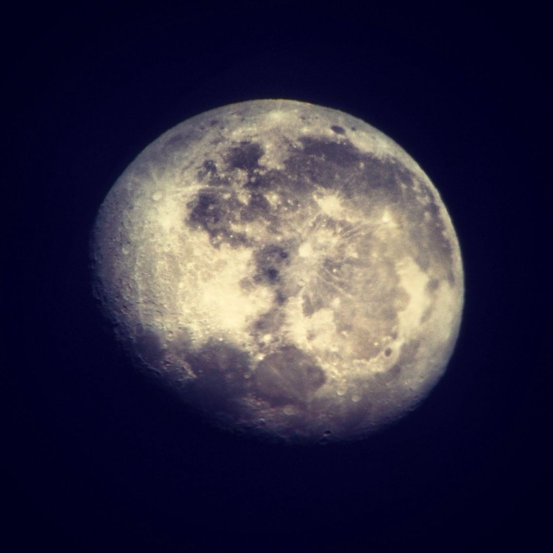 Quand la Lune n’était que vapeur