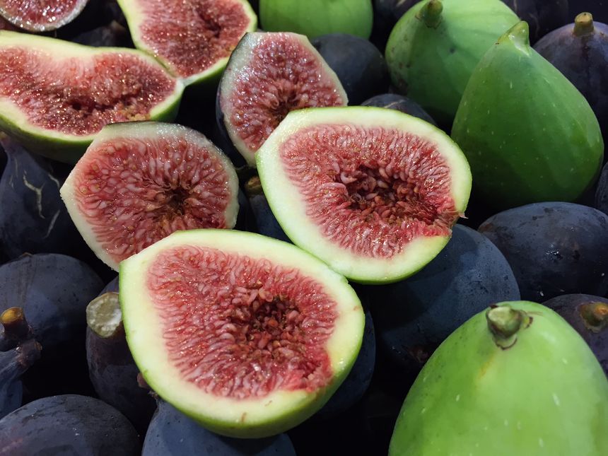 On cuisine ensemble les figues.