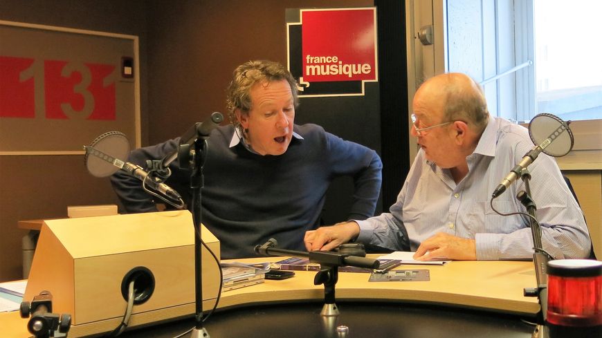 Humoriste et ancien journaliste Bernard Mabille revient “De la tête aux ...