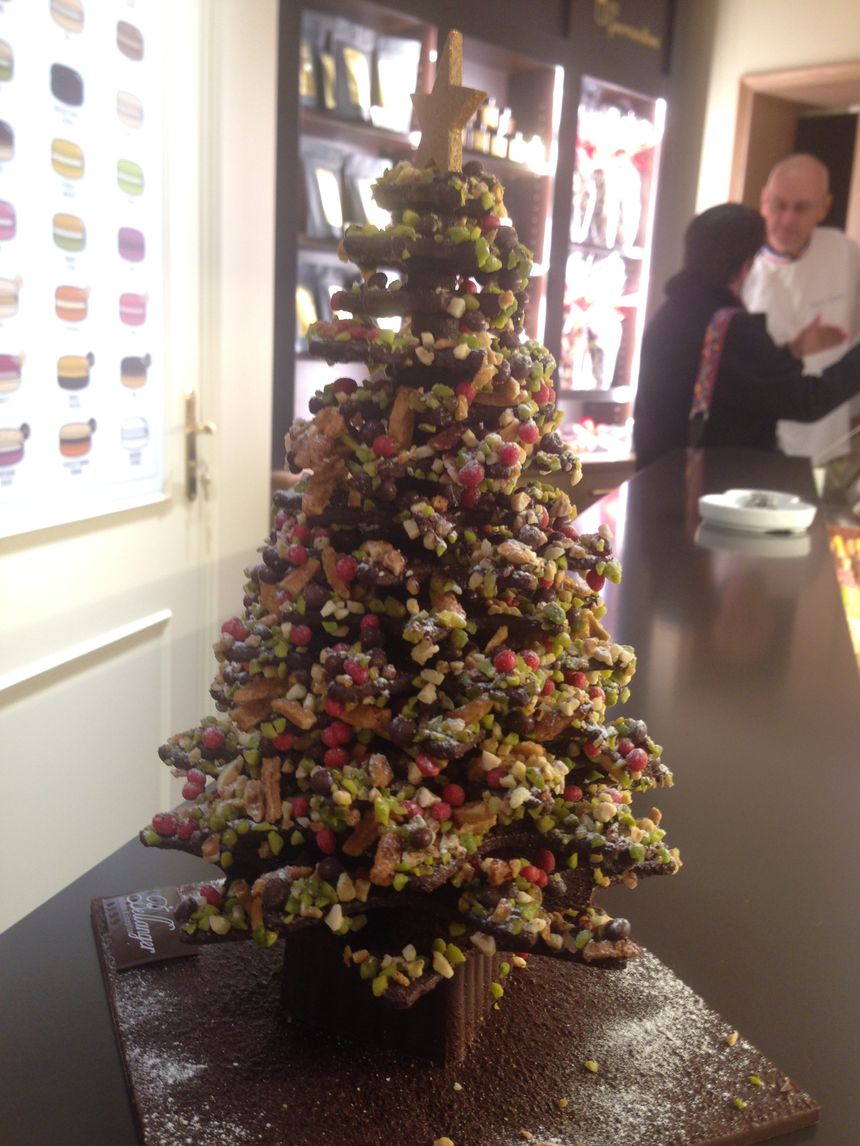 On cuisine ensemble dans les cuisines d'un chef. A la chocolaterie ...