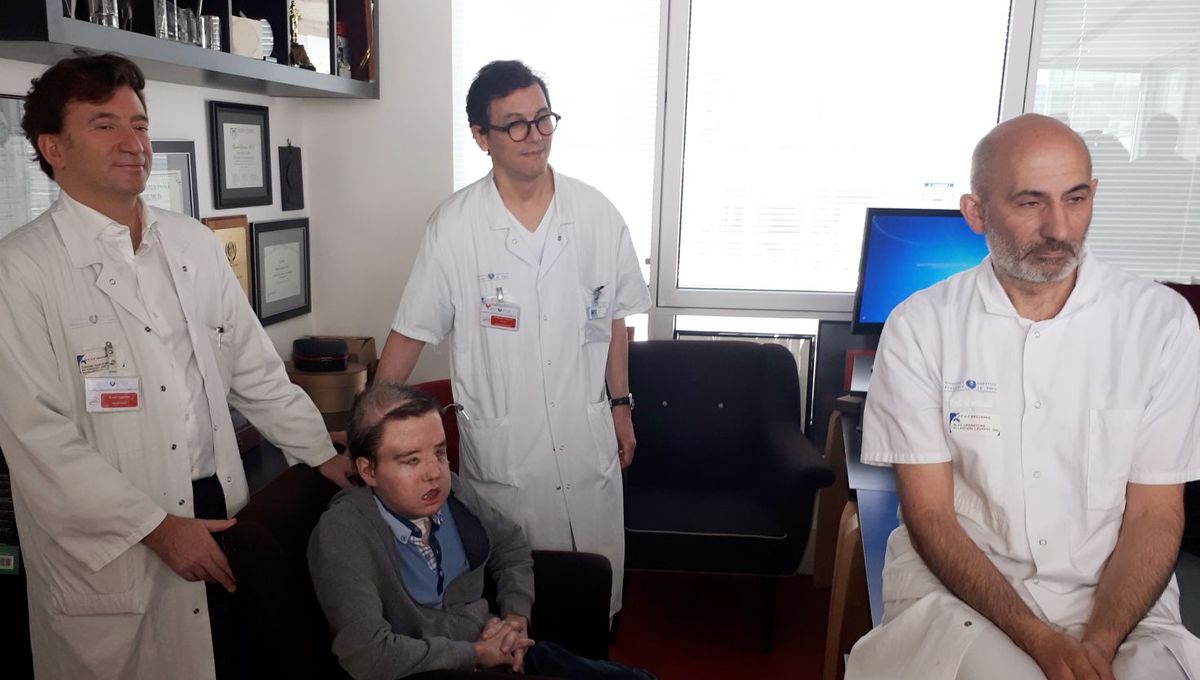 Un homme greffé du visage une seconde fois, après le rejet de sa ...