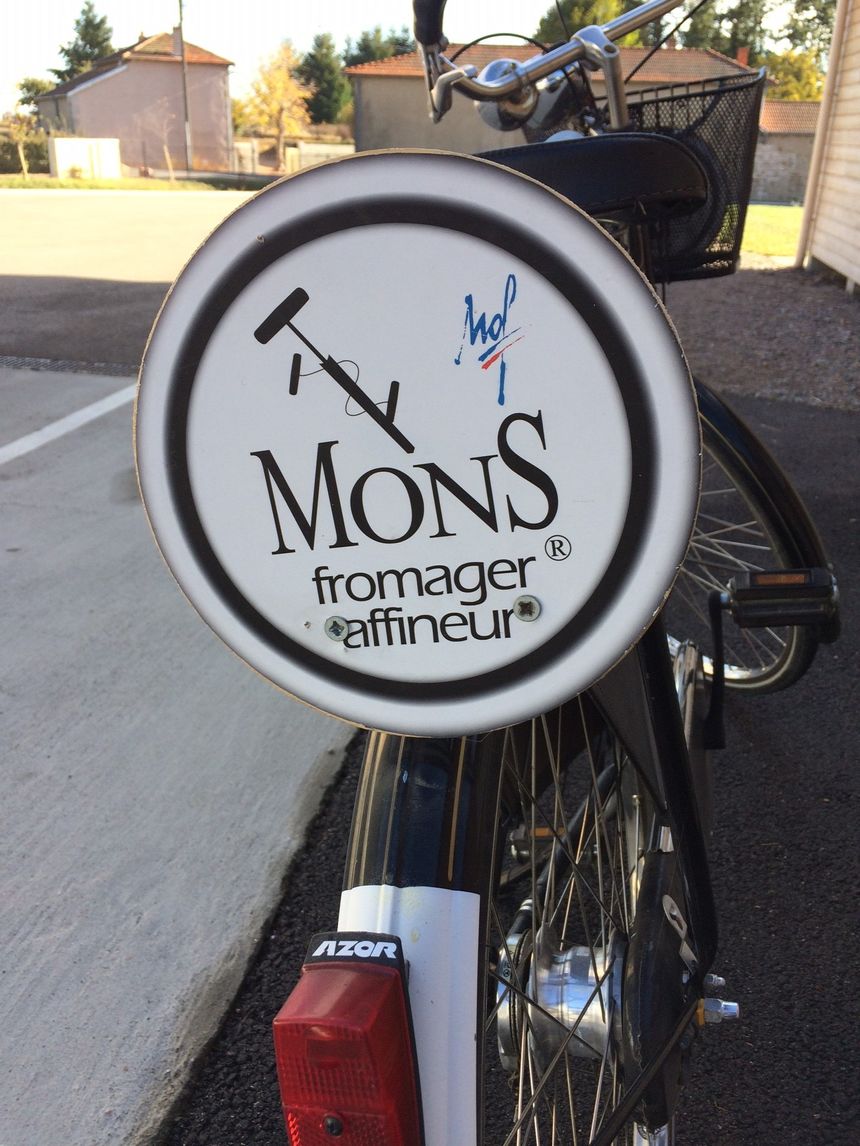 Rencontre avec Hervé Mons et de sa fromagerie à Saint Haon le Châtel