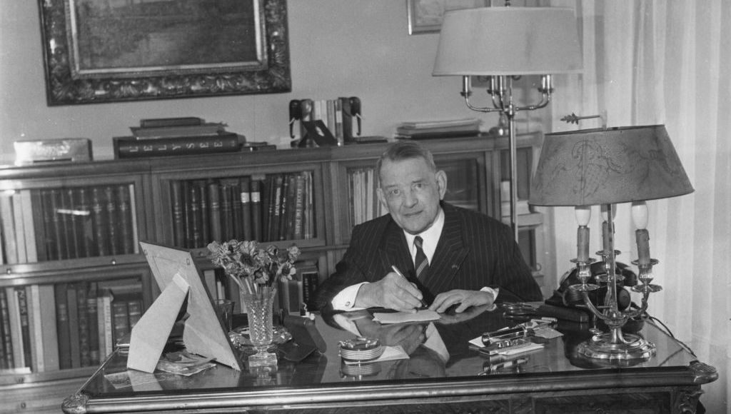 René Coty élu président de la République parce que... pas là