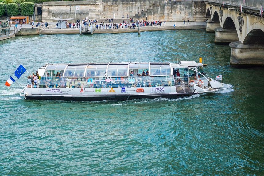 70 ans des bateaux-mouches parisiens