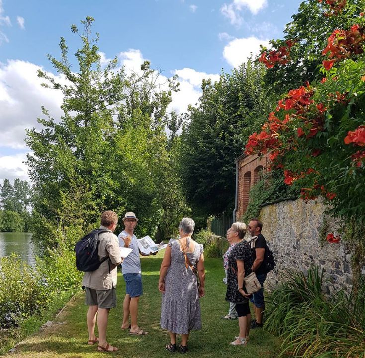 Découverte du village de Parcé sur Sarthe avec un guide-habitant.