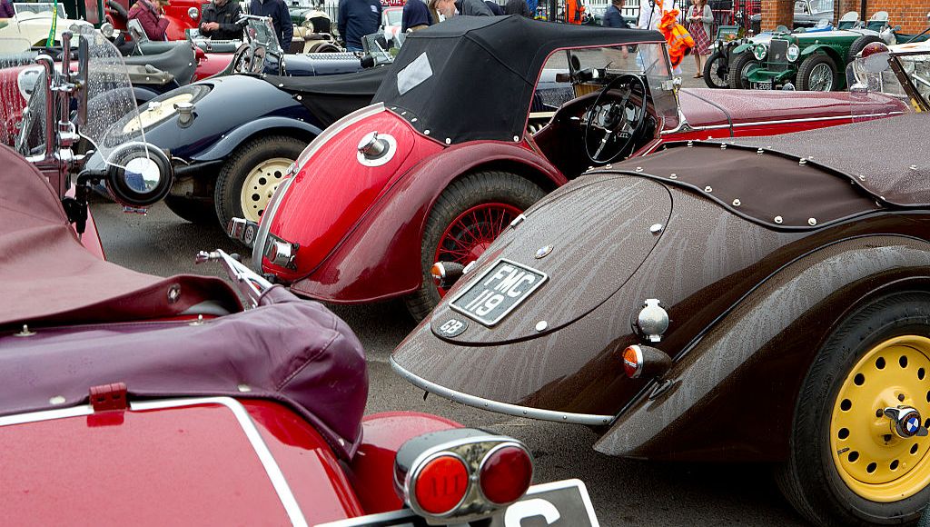 Se garer en double file. In zweiter Reihe parken