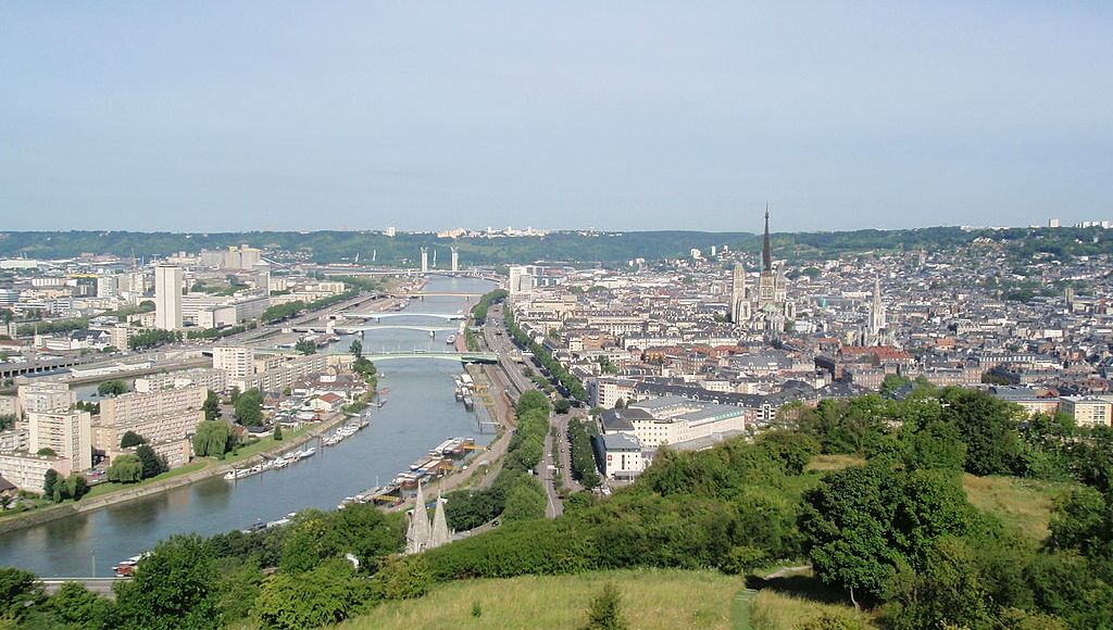 Pourquoi appelle-t-on Rouen La ville aux cent clochers
