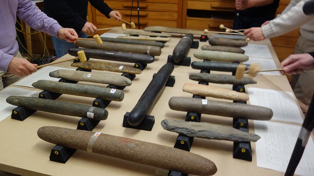 Le son de la terre: percussions sur pierres