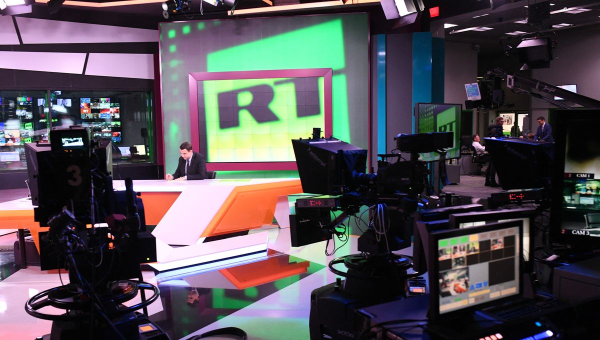 Cinq questions sur RT, la chaîne de télévision russe que l'Union ...