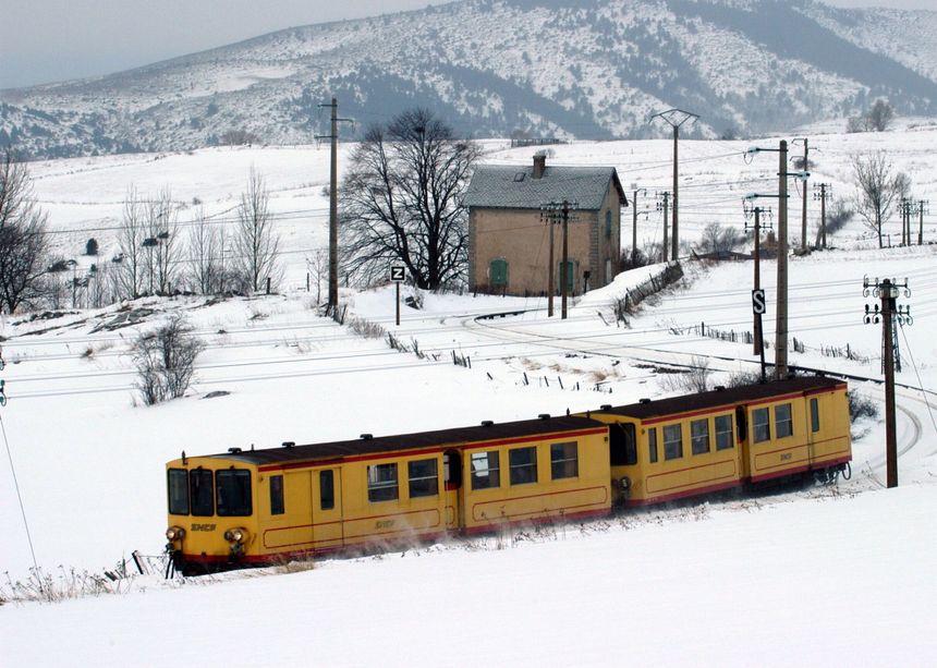 LE TRAIN JAUNE - Un des plus beaux trains du monde