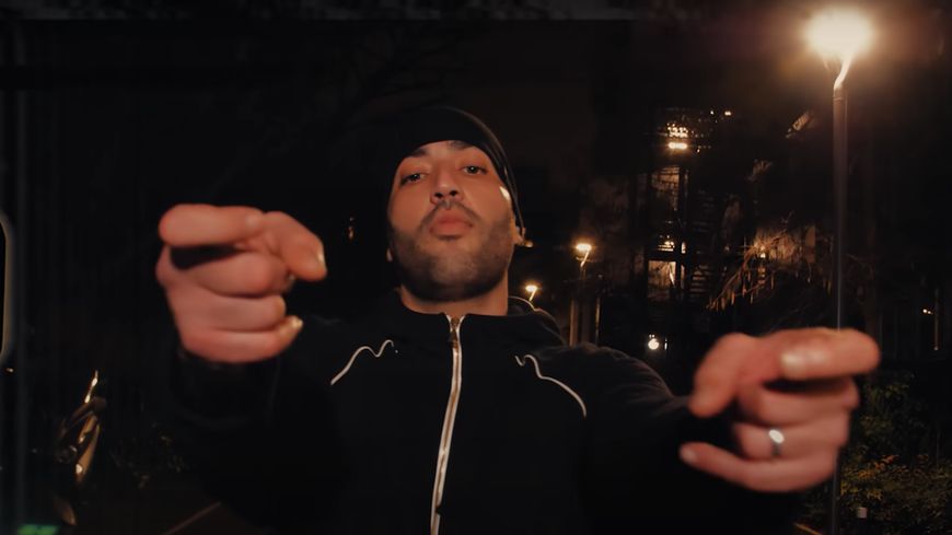 Brulux mitraille dans le clip "Koudjack"