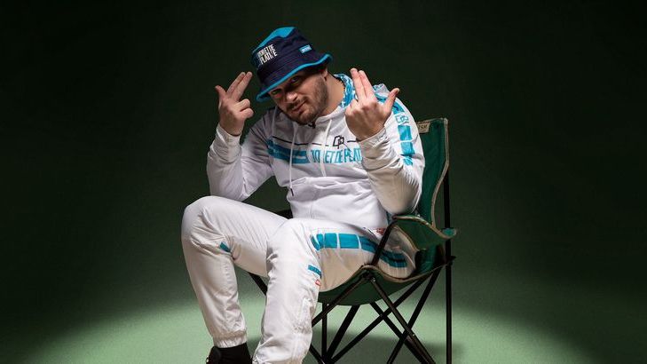 Jul annonce la sortie de 20 clips d'un coup